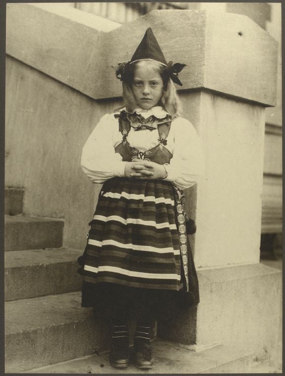 Ellis Island immigrant portraits circa 1900