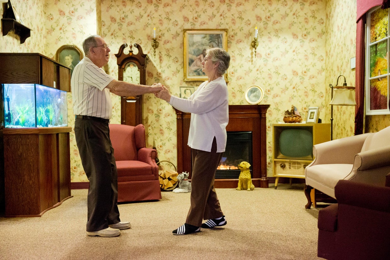 "Reminiscence therapy" helps trigger dementia patients' memories - CBS News