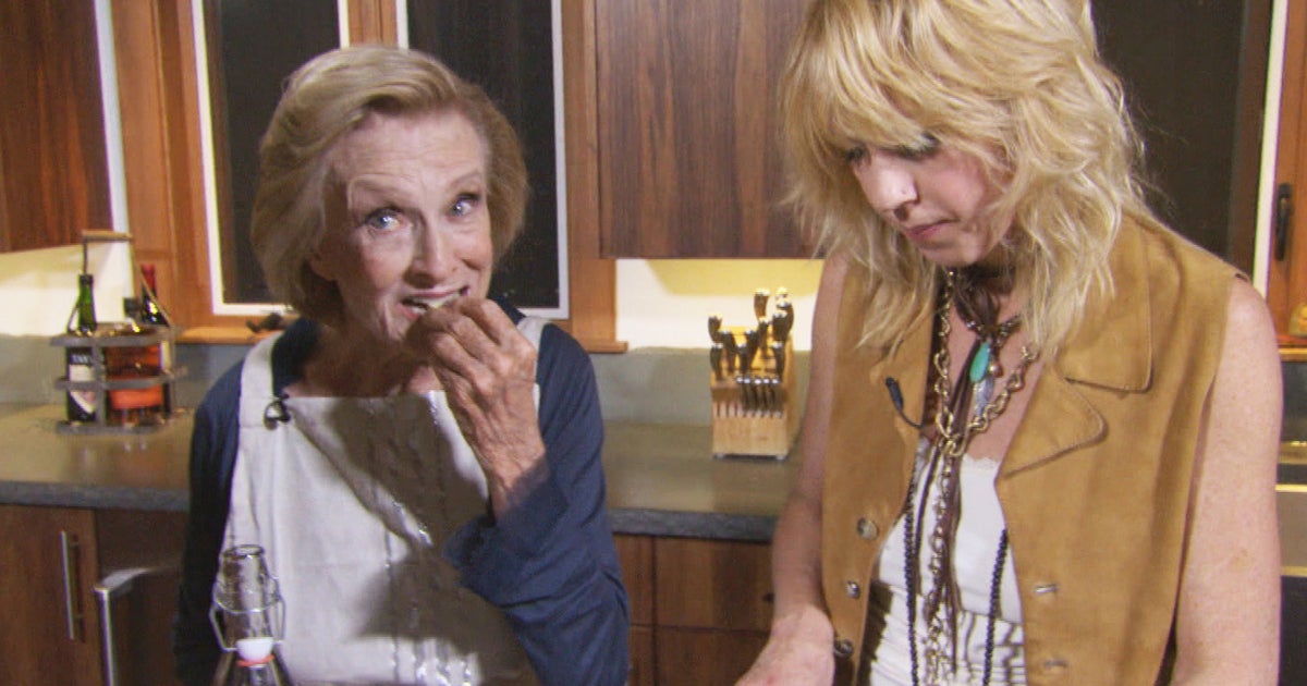 Recipe: Cloris Leachman's & Dinah Englund's Cabbage Salad - CBS News