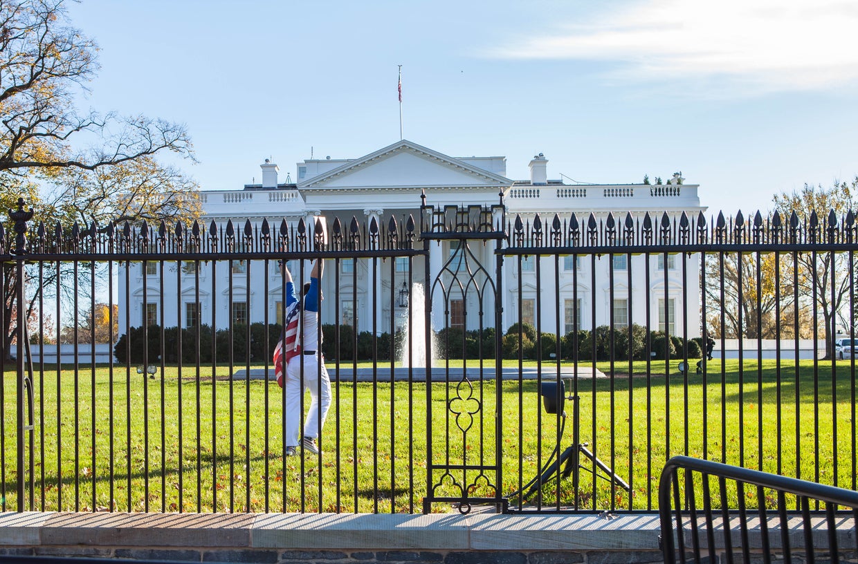 White House Lockdown Lifted After Fence Jumper Captured Cbs News