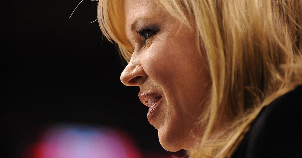 Holly Rowe, ESPN reporter, undergoes surgery to remove tumor - CBS News