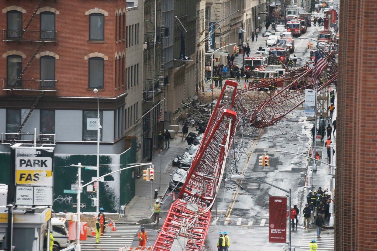 Dramatic crane collapse in New York
