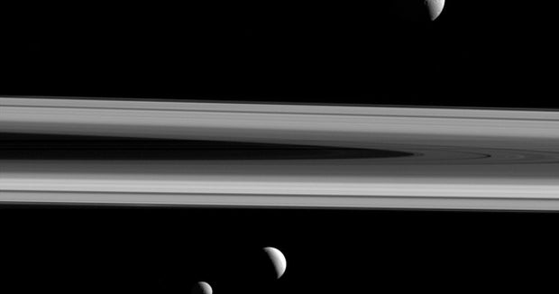 Saturn's moons shown in stunning NASA photo - CBS News