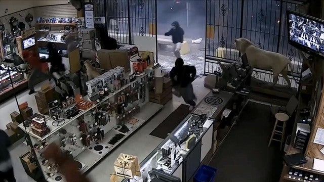 Brazen gun heists on the rise - CBS News