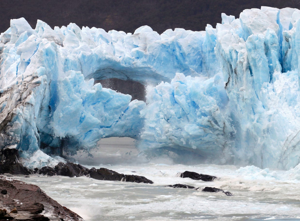 Spectacular Patagonian glacier arch collapse