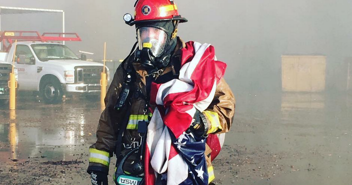 Veteran firefighter makes unusual save from Arizona fire - CBS News
