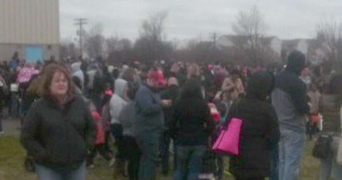 "Locust" parents shove, steal kids' candy at Easter egg hunt - CBS News