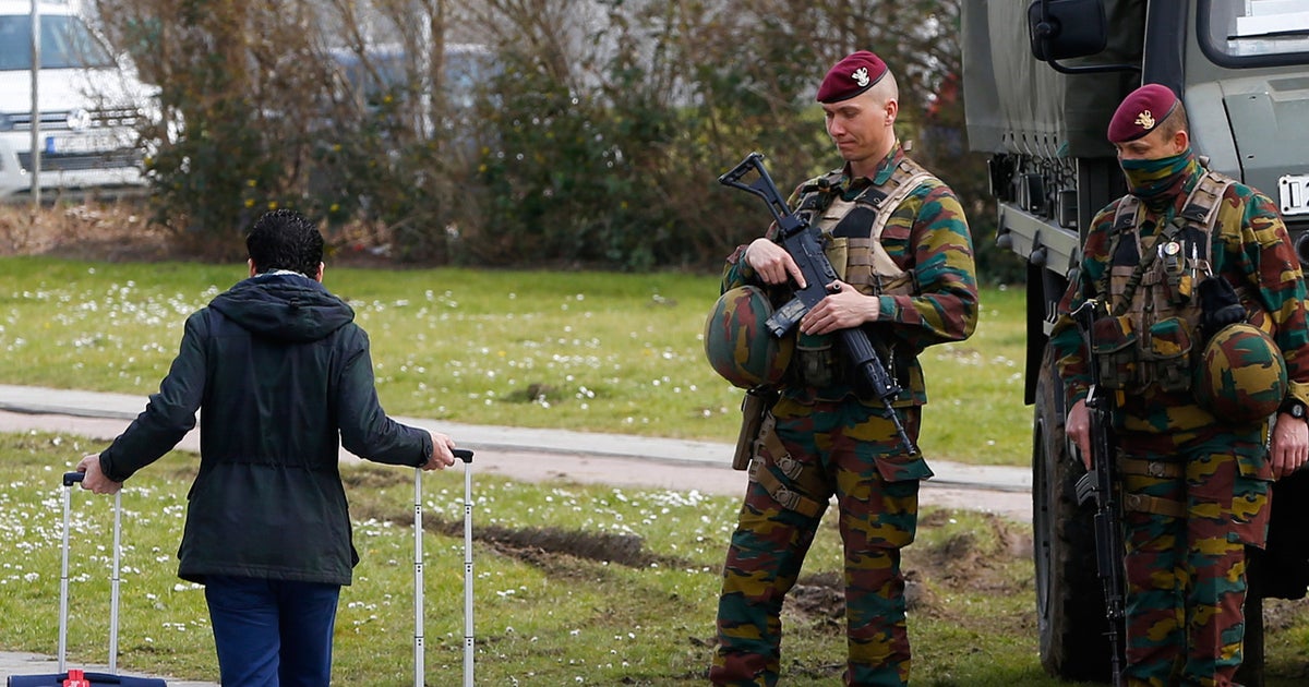 Brussels airport has small reopening after attacks - CBS News