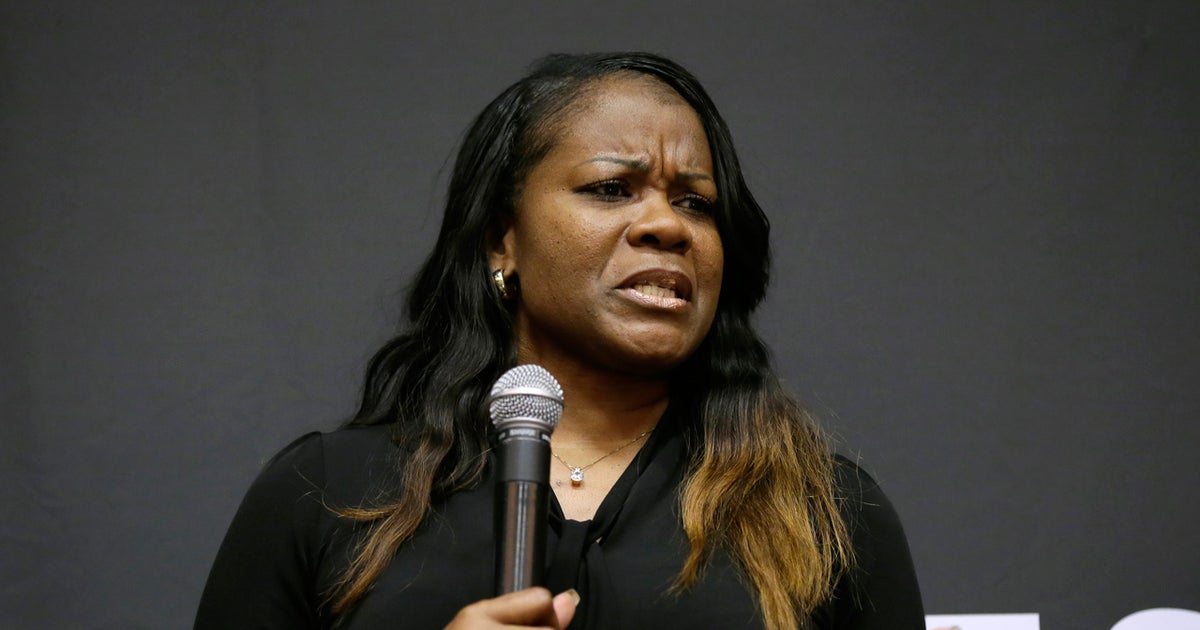 Sheryl Swoopes' team investigated after players quit en masse - CBS News