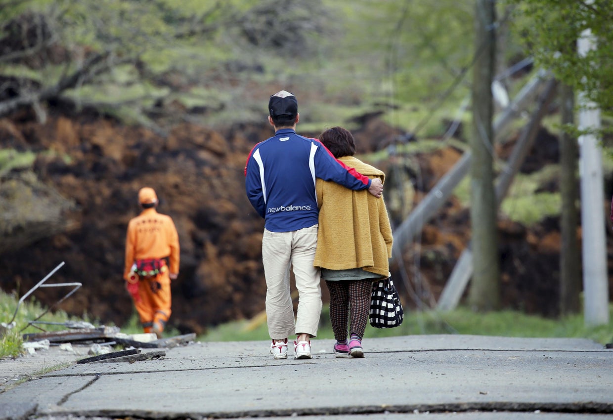 Powerful quakes strike Japan