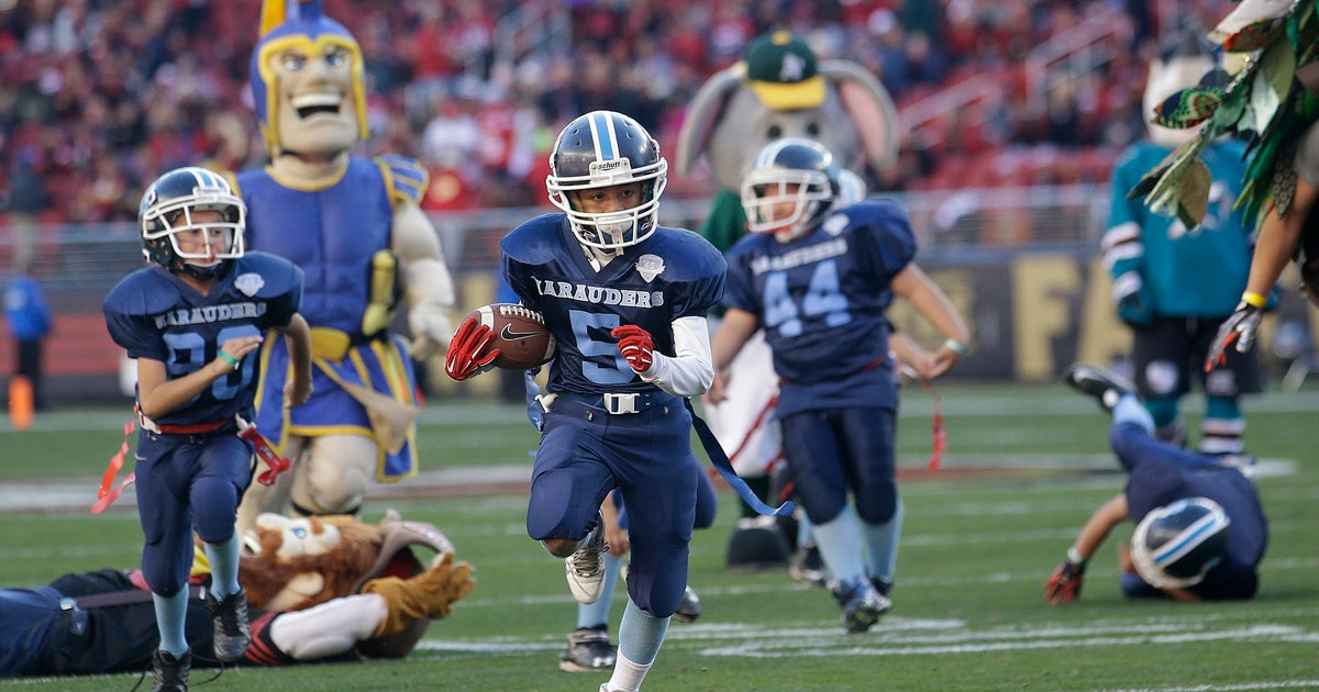 Age a factor in youth football concussion symptoms, treatment - CBS News