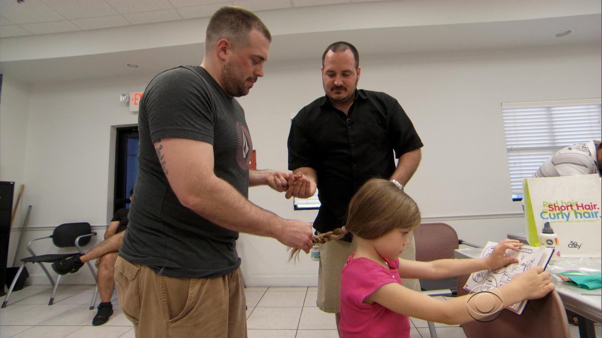 Single dad and daughter bond over braids - CBS News