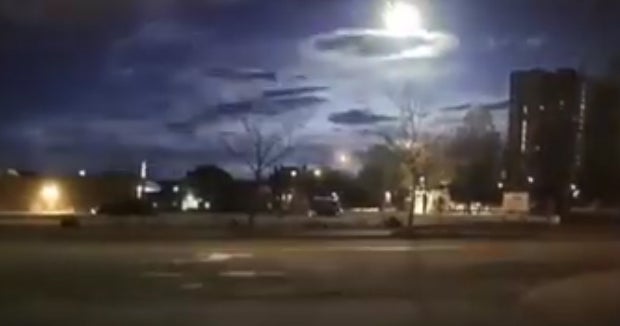 Watch: Meteor streaks through night sky over New England - CBS News