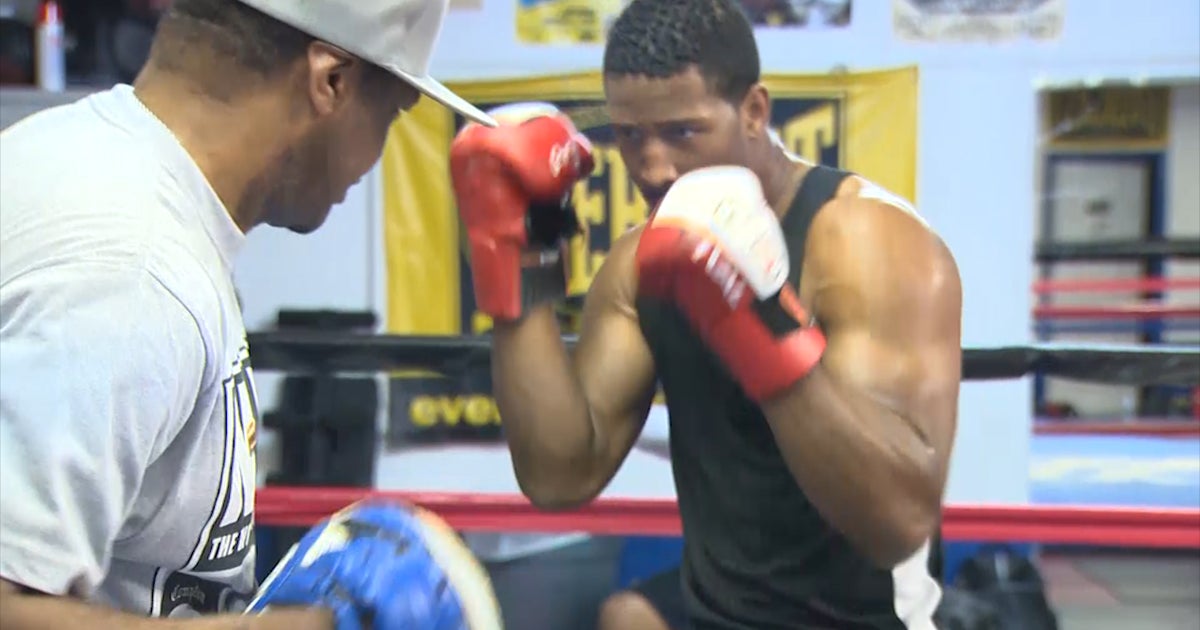 Study looks at what boxing, MMA fighting may do to the brain - CBS News