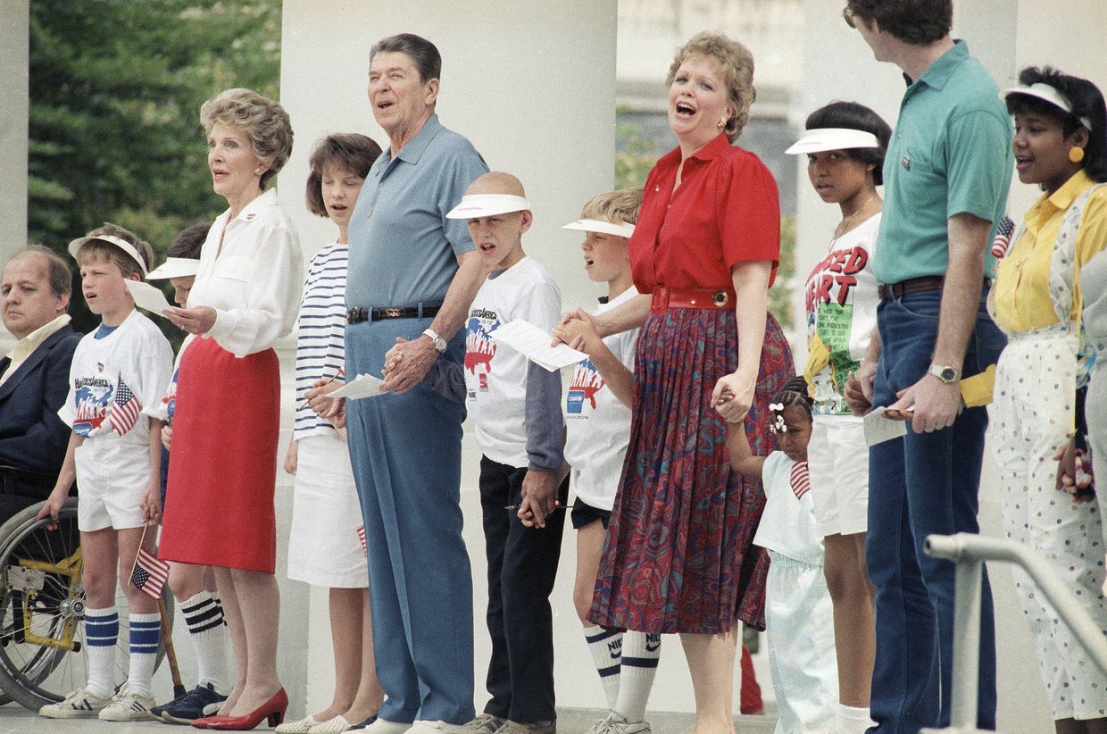 May 25, 1986: Millions participate in Hands Across America - CBS News