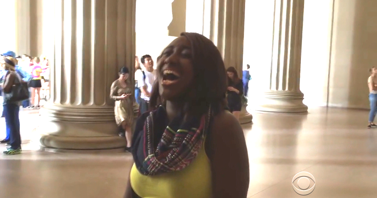 A star is born with impromptu national anthem performance - CBS News