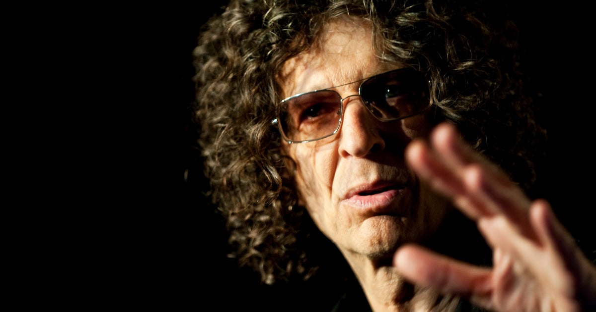 Howard Stern says Donald Trump "still wants Hillary Clinton to win ...