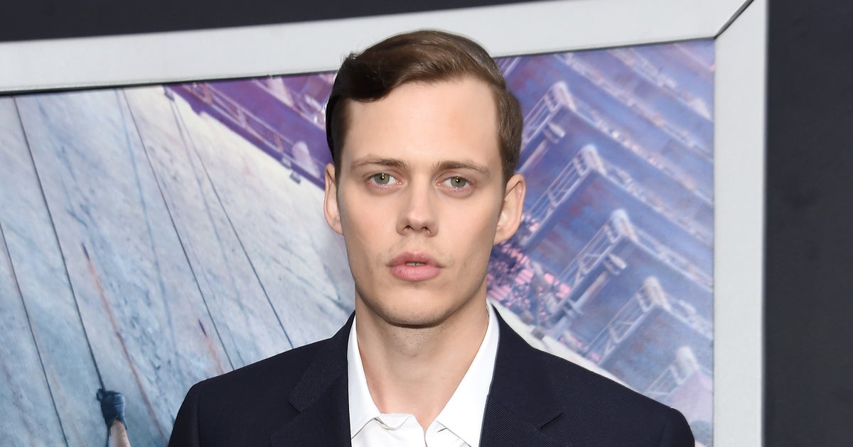 See Bill Skarsgard as Pennywise in upcoming movie "It" - CBS News