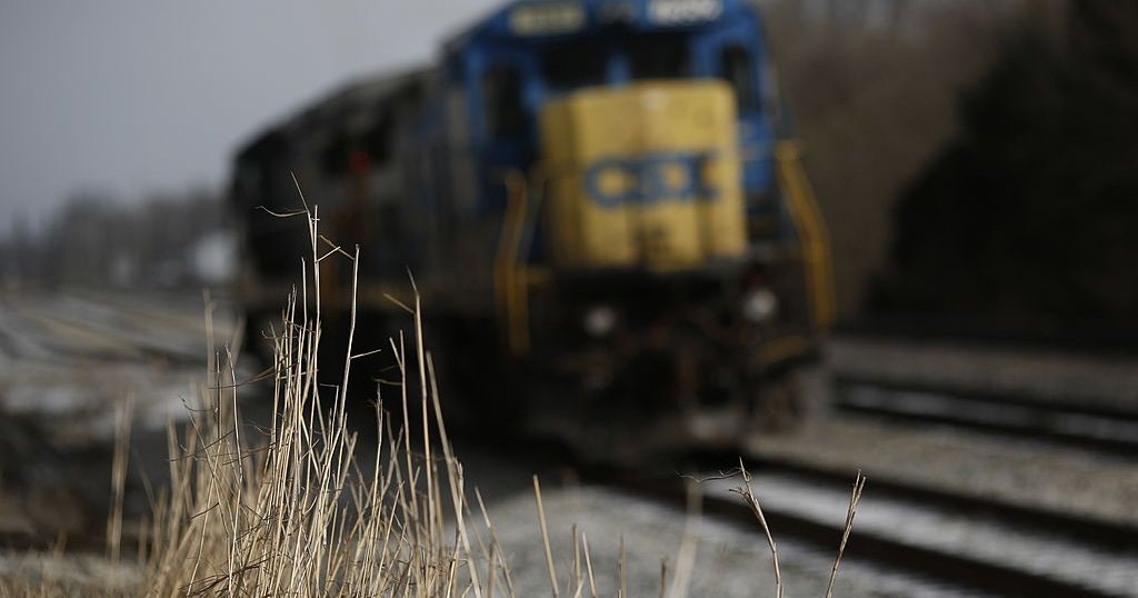 CSX sees profits falling through 2016 - CBS News