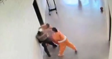 Caught on camera: Inmates attack guard at Arizona detention center ...