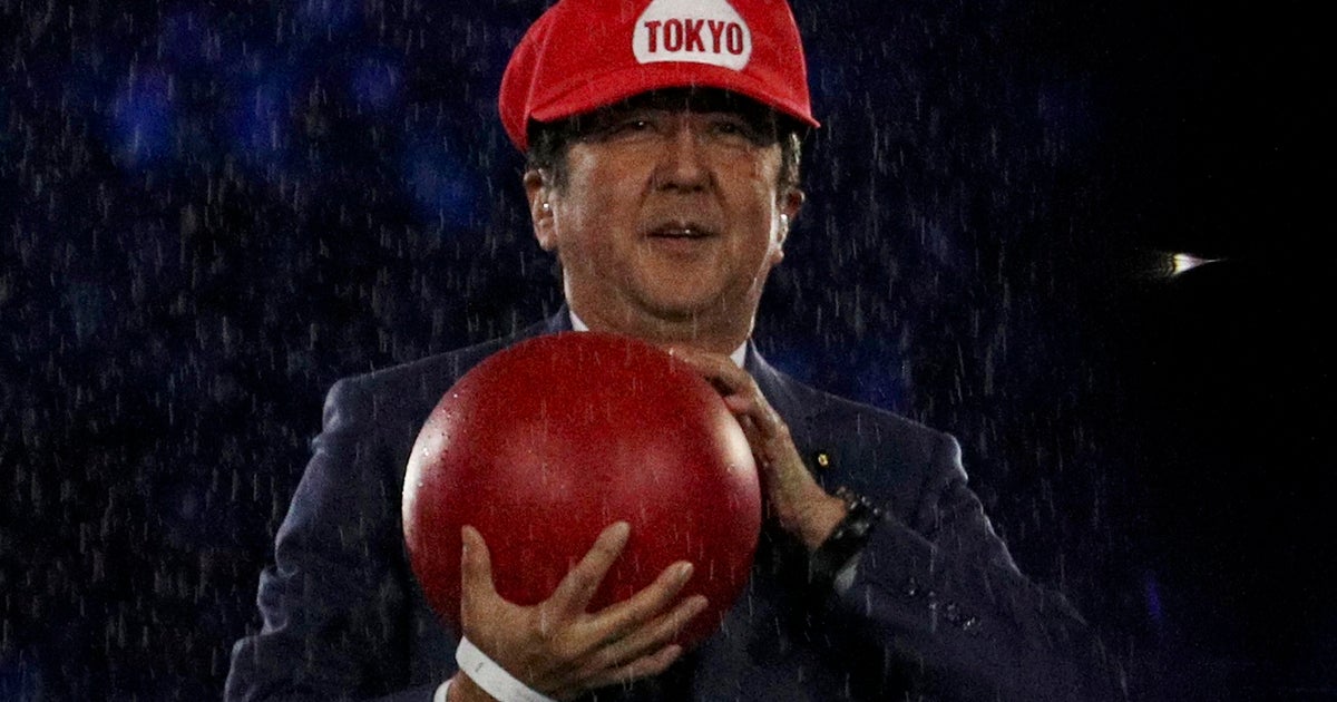 Shinzo Abe as Super Mario at Japan's Tokyo 2020 Olympic Games pitch ...