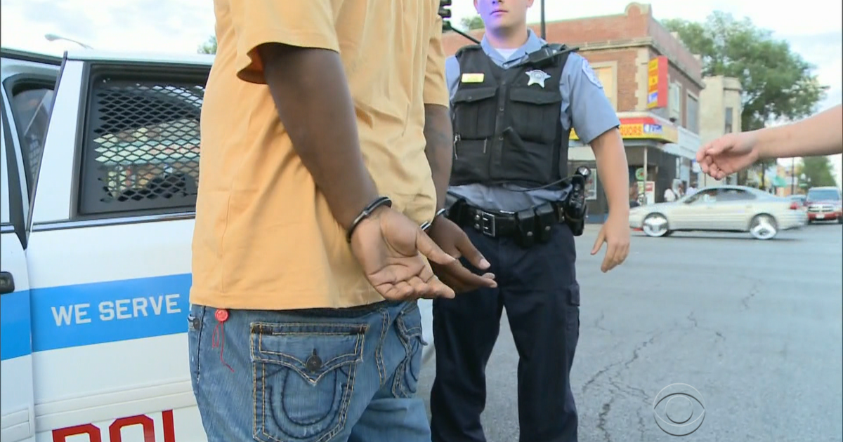 Chicago police raids sweep up more than 100 in bid to end street ...