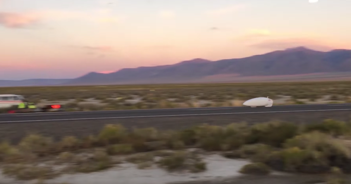 Cyclists break human-powered speed record with amazing ride - CBS News