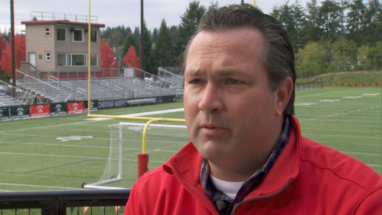 The high school football team nobody wants to play - CBS News
