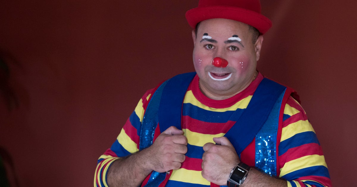 Crying inside? Creepy craze no joke for real clowns - CBS News