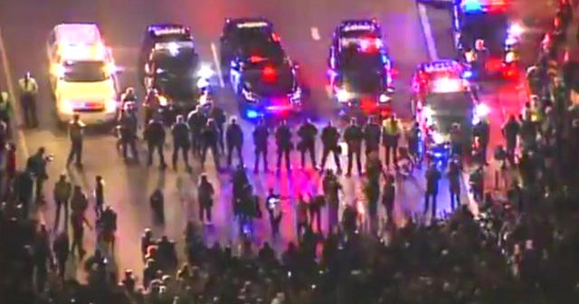 Protests in major cities for second day after Trump's victory - CBS News