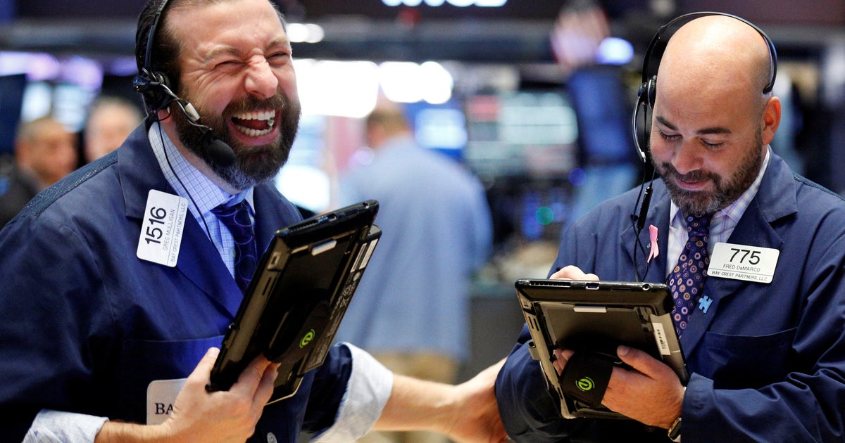 Dow closes above 25,000 for the first time - CBS News