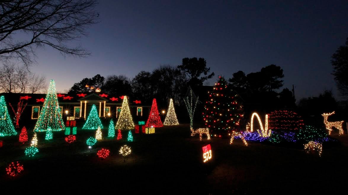 9 ways to save on your holiday display