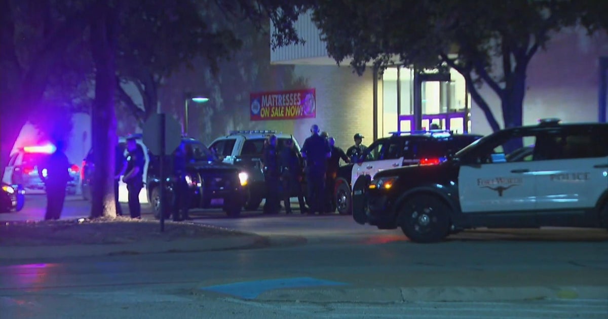 Did social media play role in string of mall fights across U.S.? - CBS News