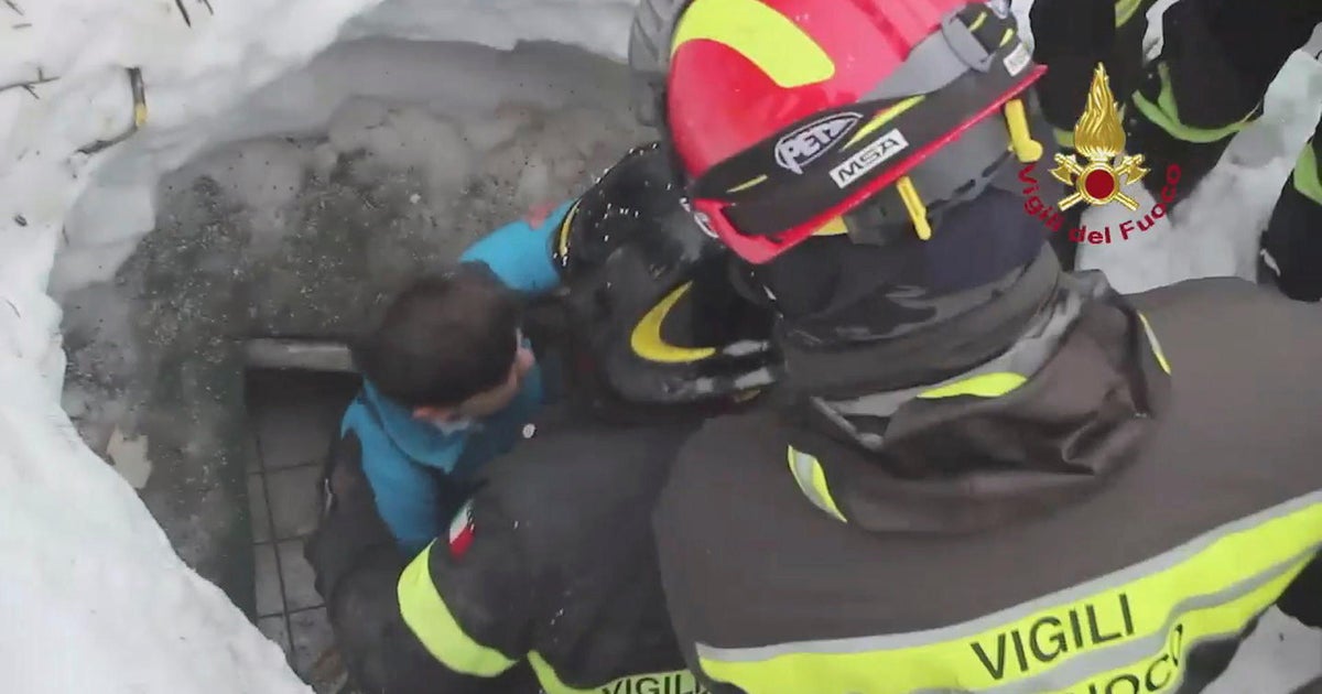 Avalanche in Italy: Rescuers pull out survivors - CBS News