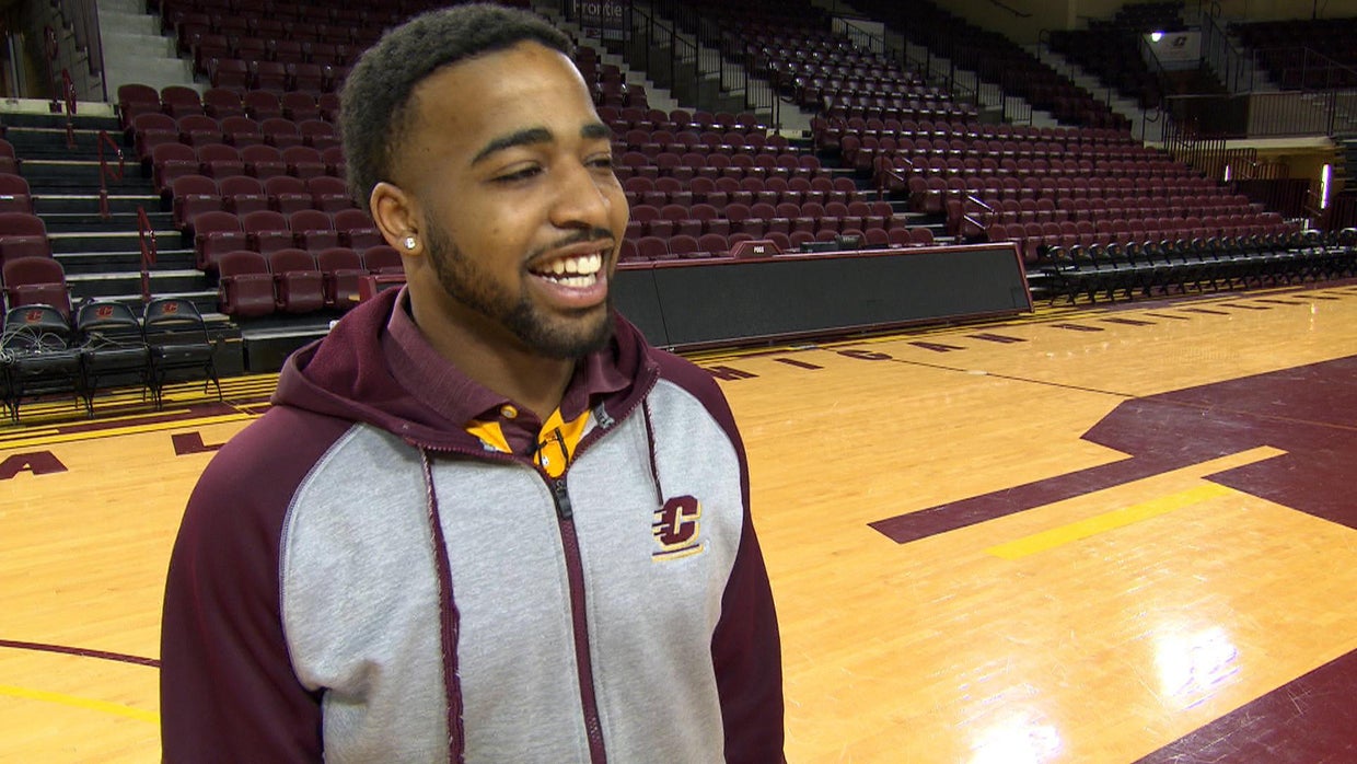 Diminutive college basketball star defying the odds and piling on the ...