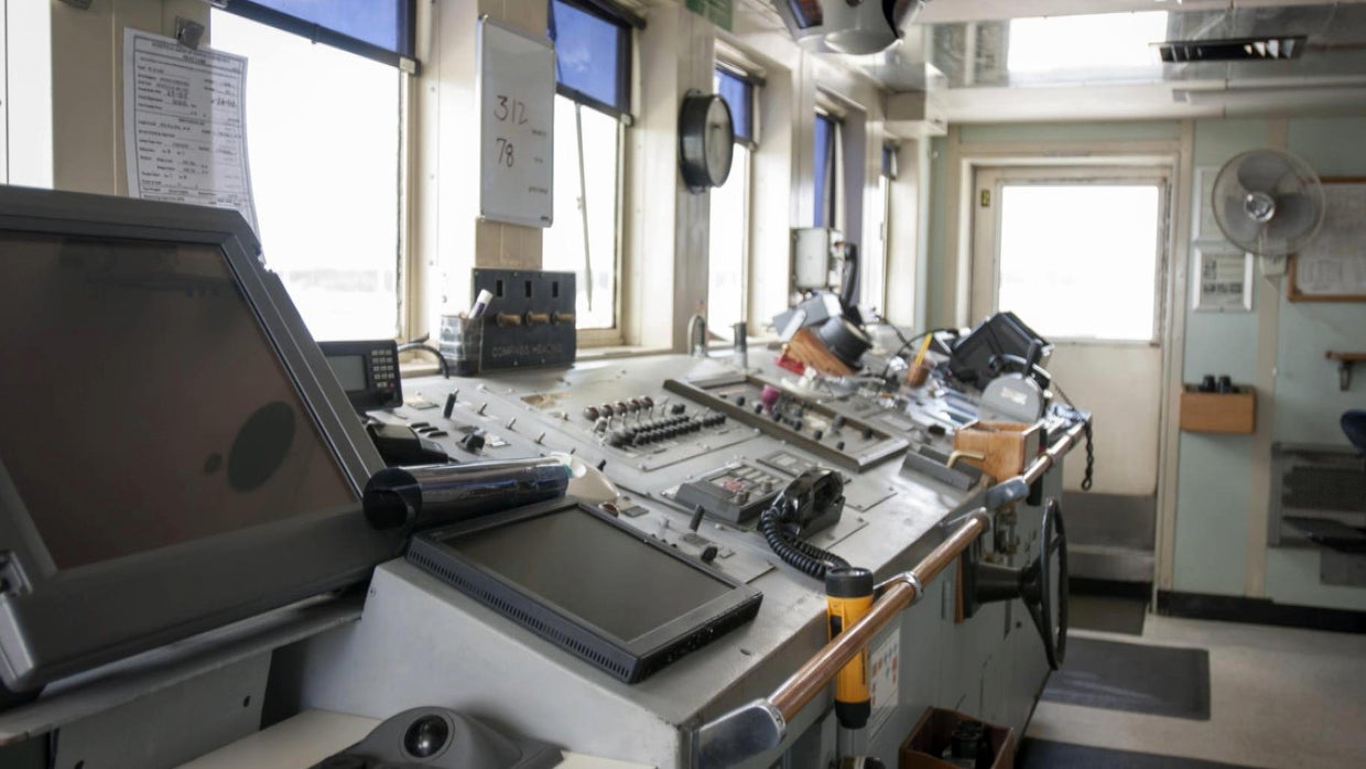 "Incredibly moving" audio from El Faro's final hours - CBS News