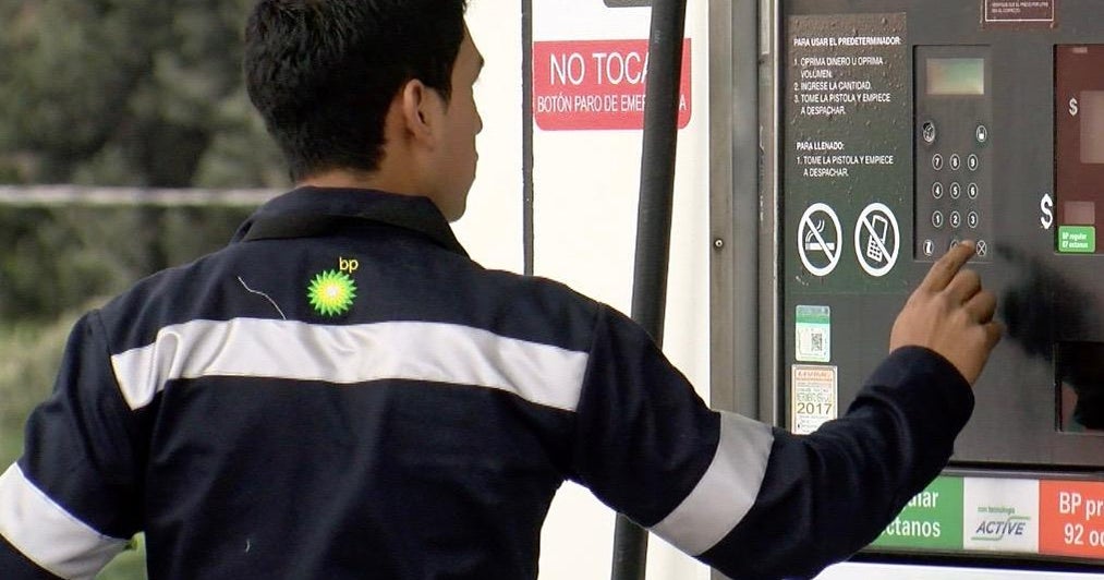 Inaugura British Petroleum primera gasolinera en México - CBS News
