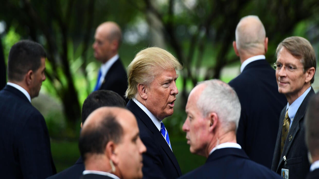 Laptop with Trump, Clinton information stolen from Secret Service - CBS ...