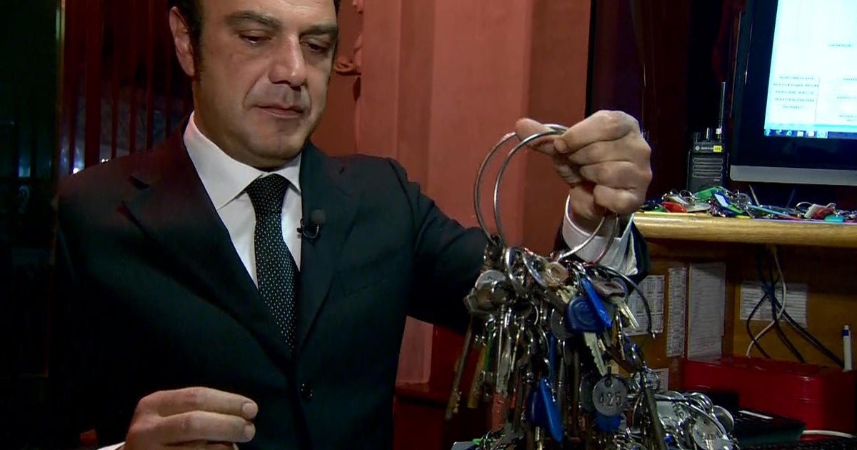 On tour with the keyholder at the Vatican Museums - CBS News