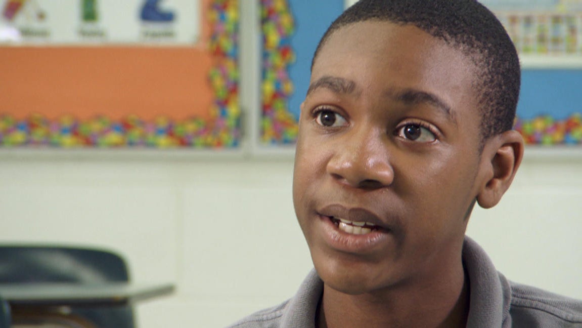 Teen who lost his hands becomes unlikely basketball hero - CBS News