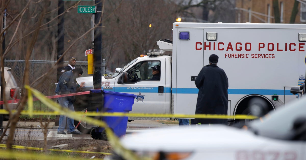Report: 1,000 shooting victims in Chicago this year so far - CBS News
