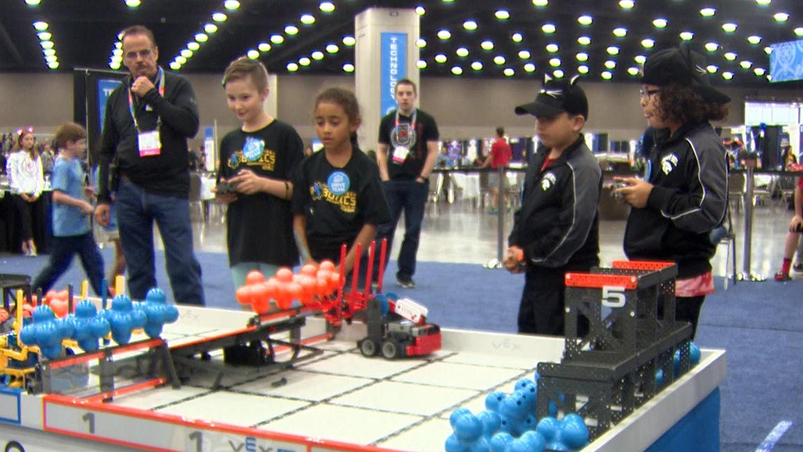 Indiana kids defy the odds on their school robotics team - CBS News