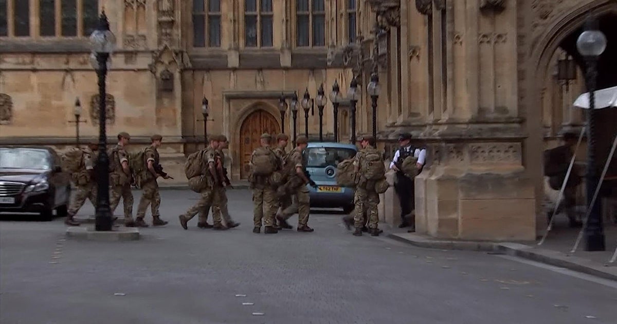 British soldiers join police on patrols to protect potential targets ...