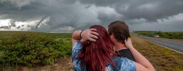 Proposal photo taken during tornado chase goes viral - CBS News