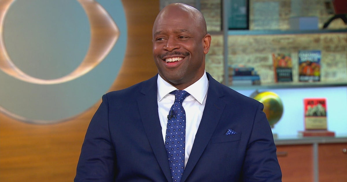 NASA astronaut Leland Melvin talks "Chasing Space" - CBS News