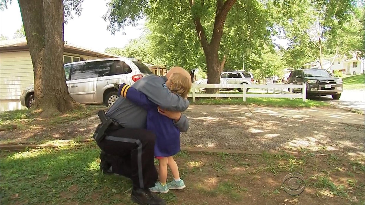 Kansas City cops help a young officer in the making - CBS News