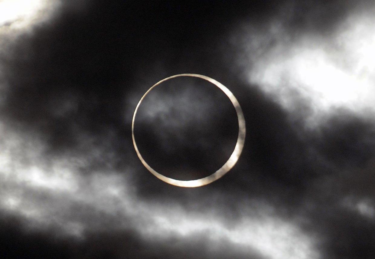 Dazzling solar eclipse photos that won't fry your eyes