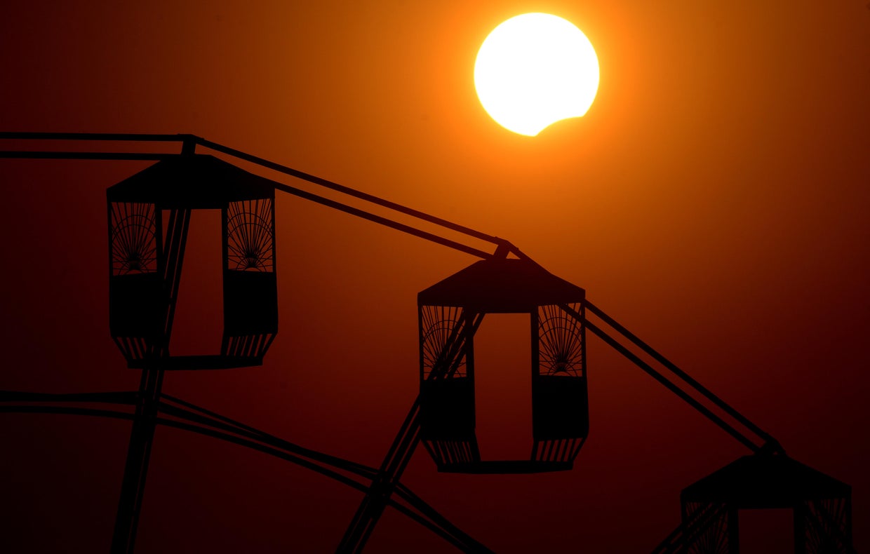 Dazzling solar eclipse photos that won't fry your eyes