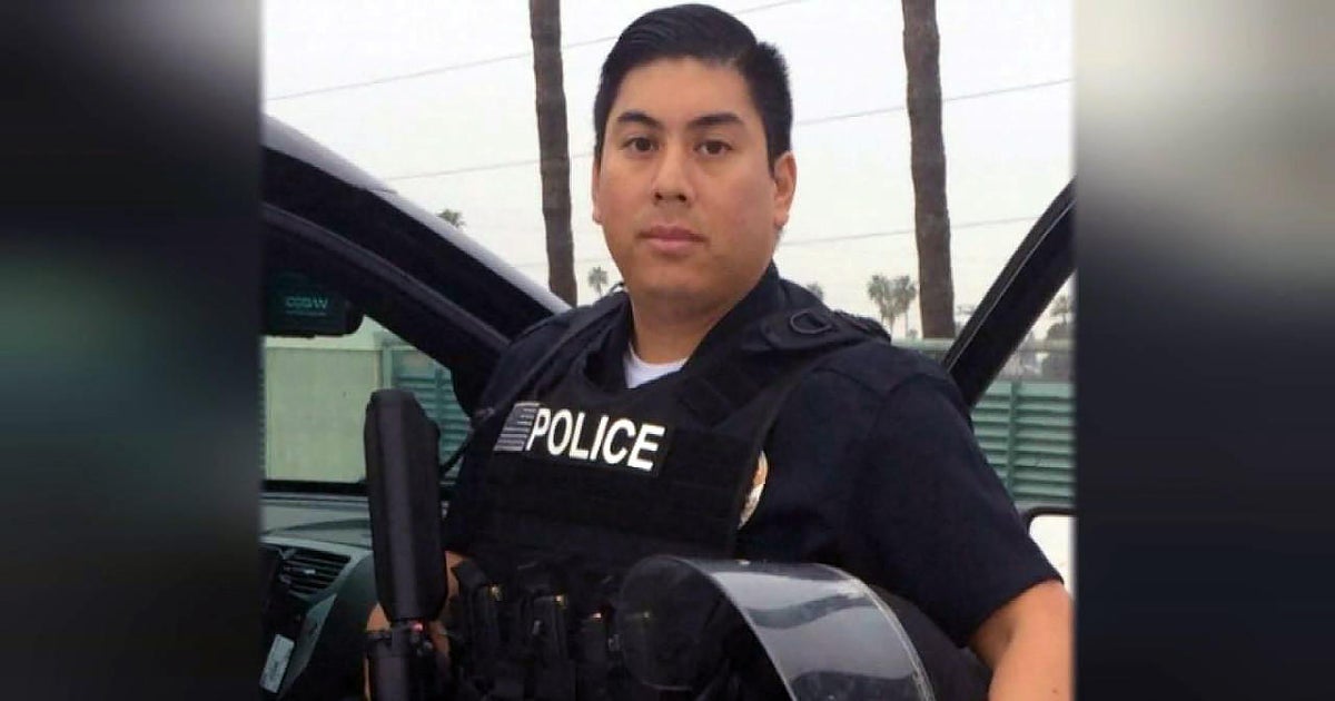 Police officer charged with having sex with 15-year-old cadet - CBS News