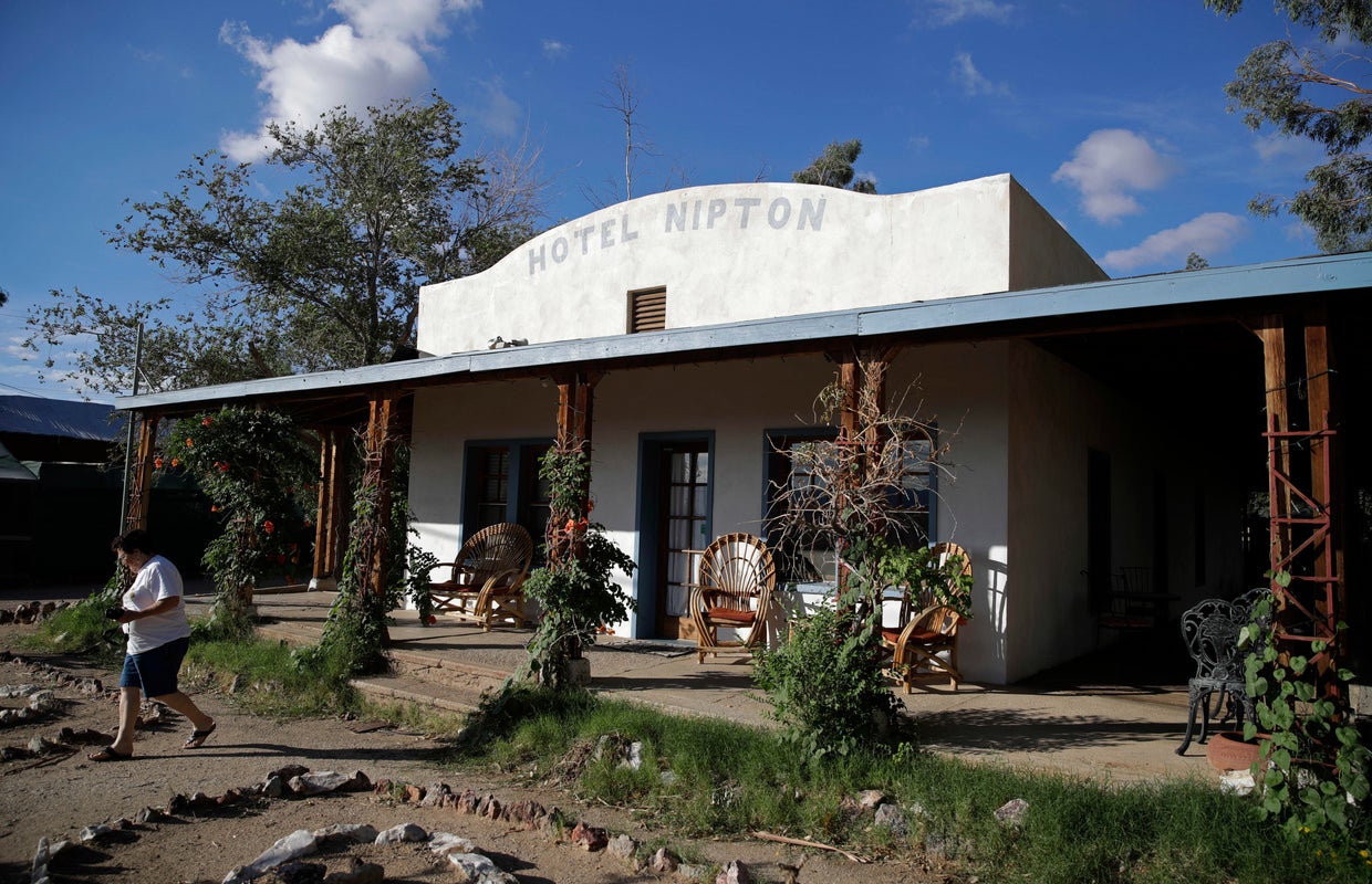 Marijuana company turning Nipton, California, into pot paradise - CBS News